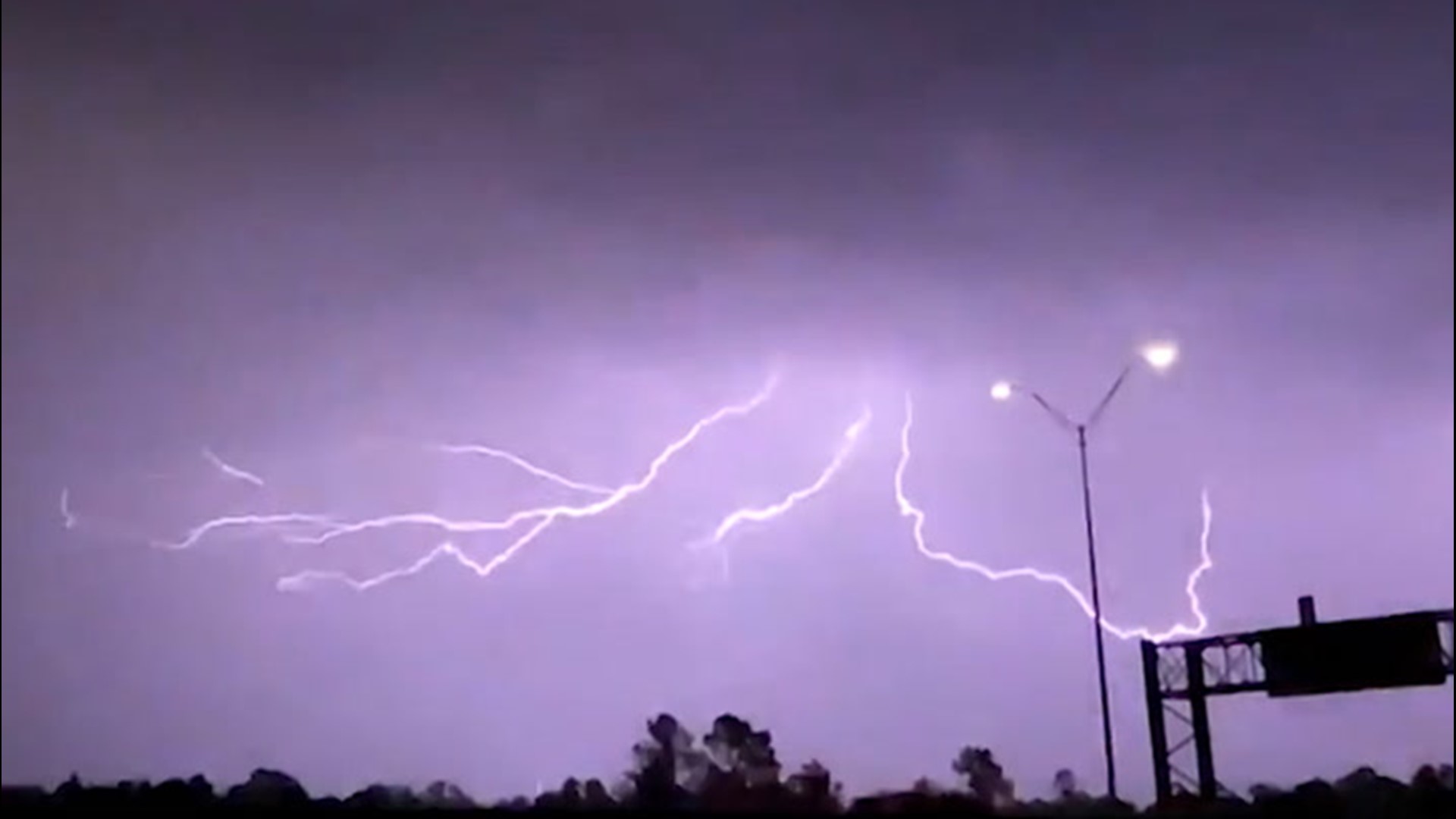 Thunderstorms pound the southern U.S. | newscentermaine.com