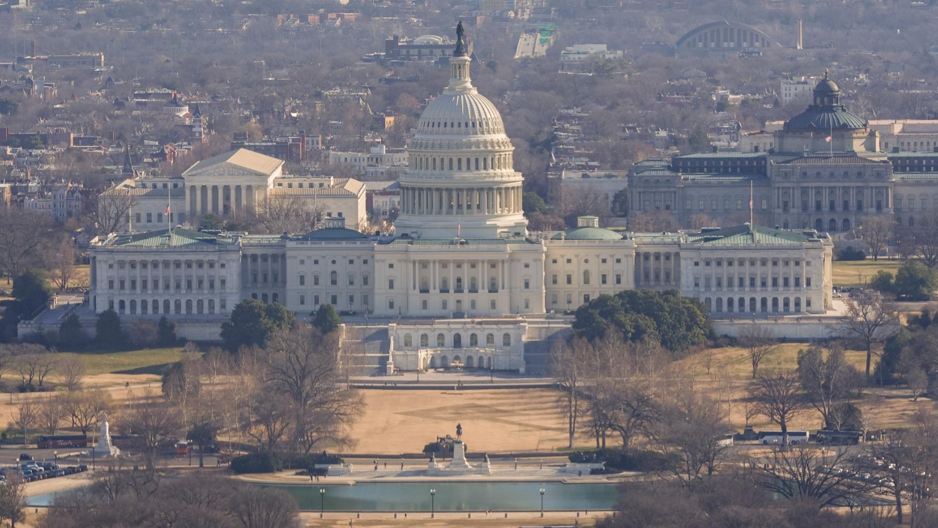 Man running toward US Capitol holding shotgun arrested by police ...