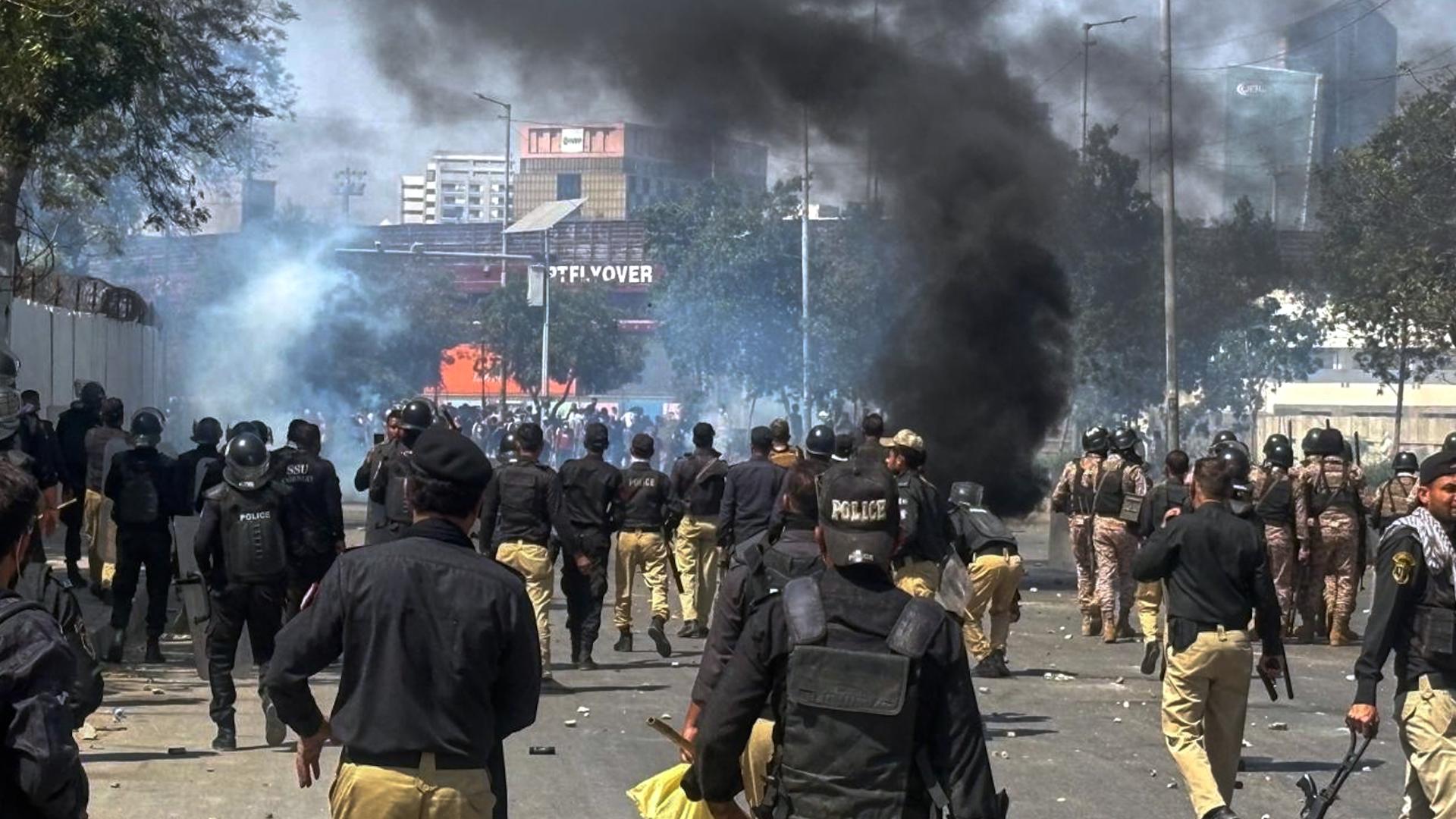 At least 22 people killed in Pakistan as protesters try to storm US ...