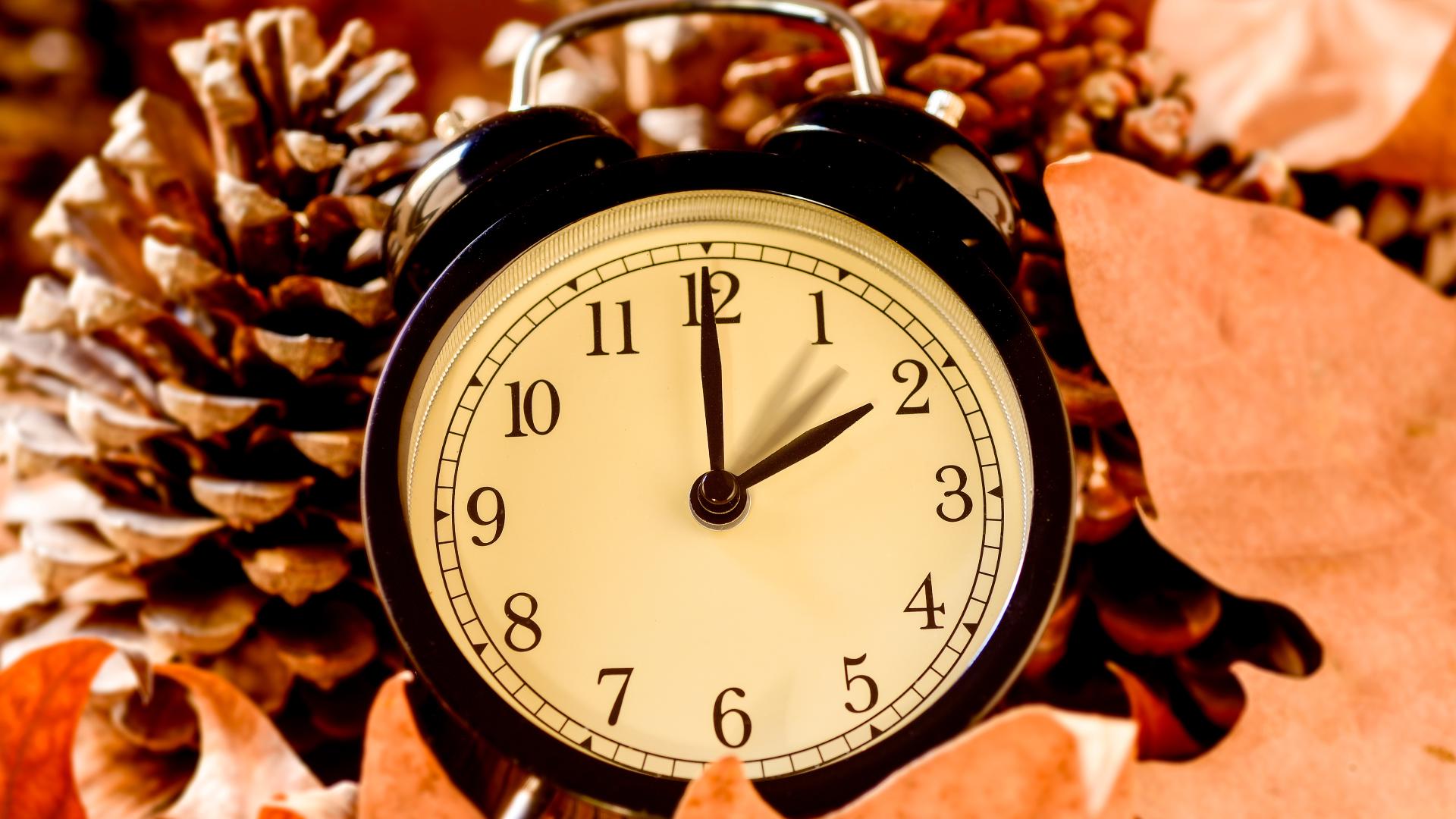 Daylight saving time: When do clocks fall back in 2025 ...