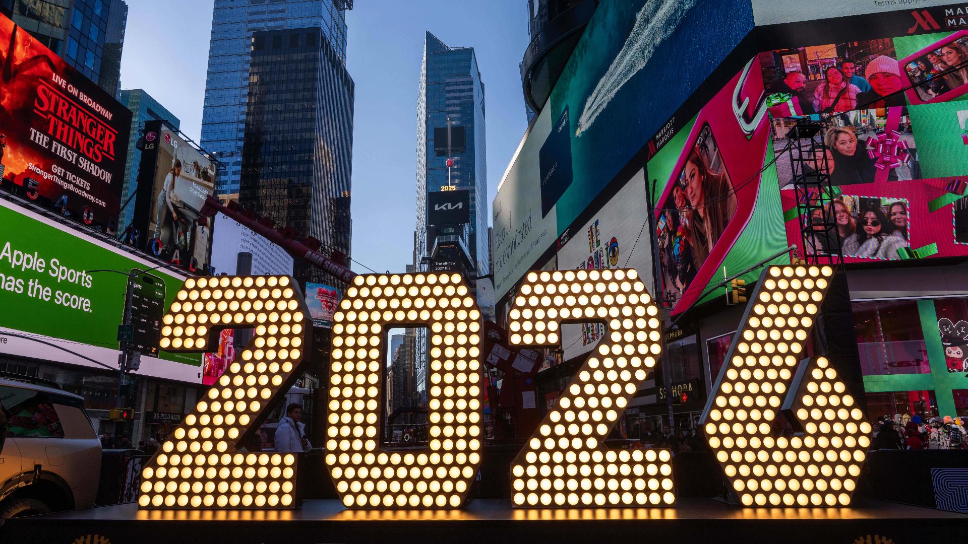 New Zealand's Auckland kicks off 2026 celebrations with fireworks ...