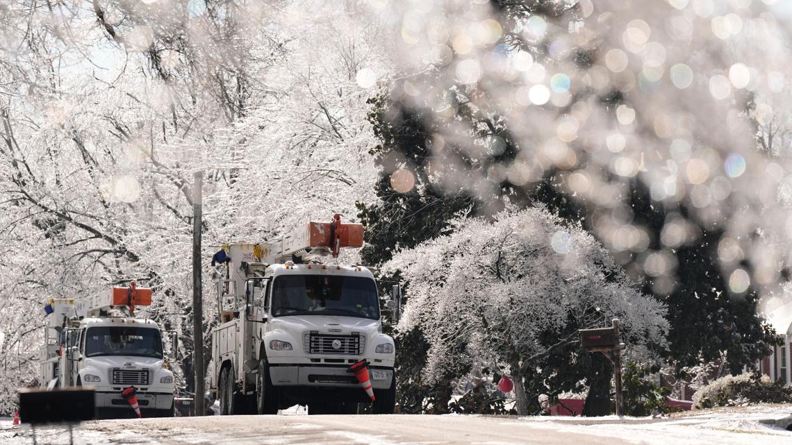 Mississippi sends 135 snowplows to clear ice, snow from highways that ...