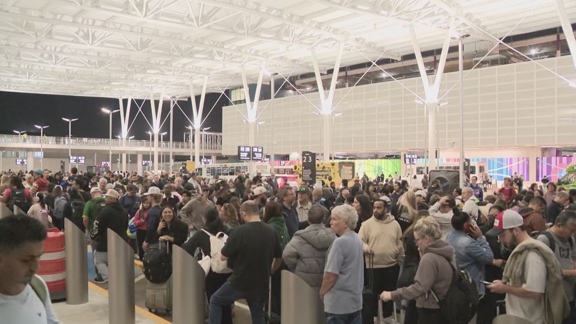 Wait times could top 3 hours at this Houston airport as government ...