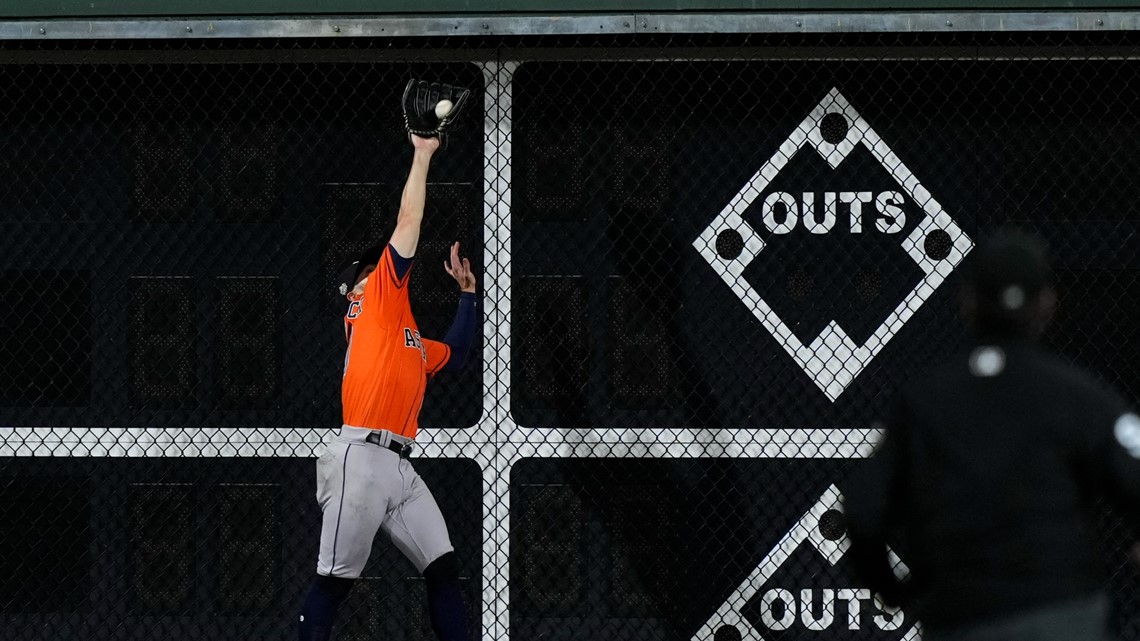 Chas McCormick makes incredible 9th-inning catch | newscentermaine.com
