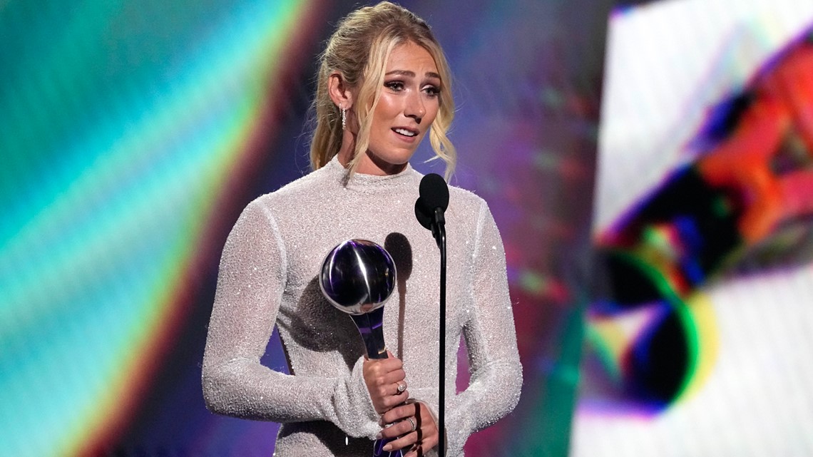 Patrick Mahomes and Mikaela Shiffrin win top athlete honors ...