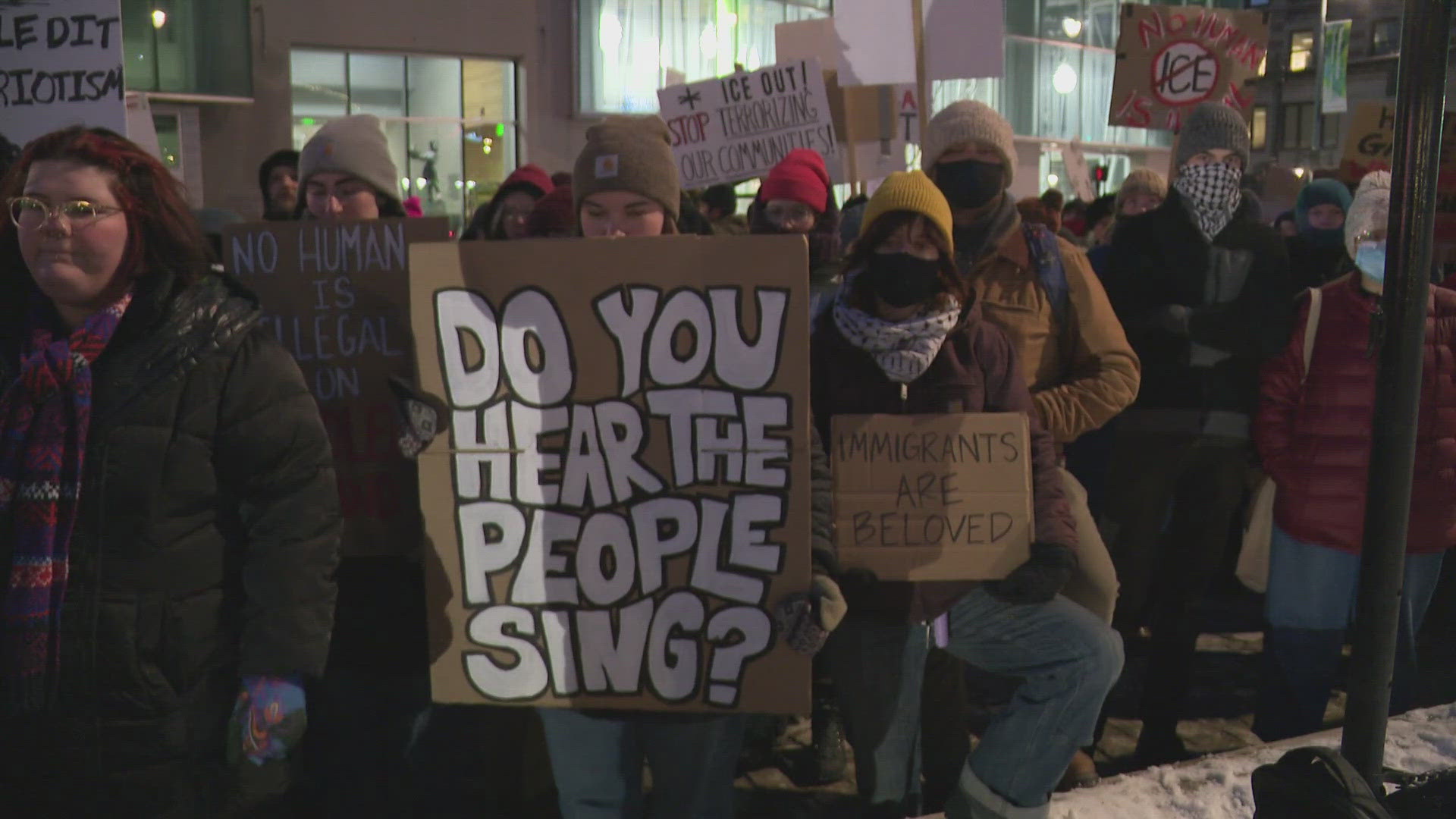 Massive protest against ICE shows up in downtown Portland ...