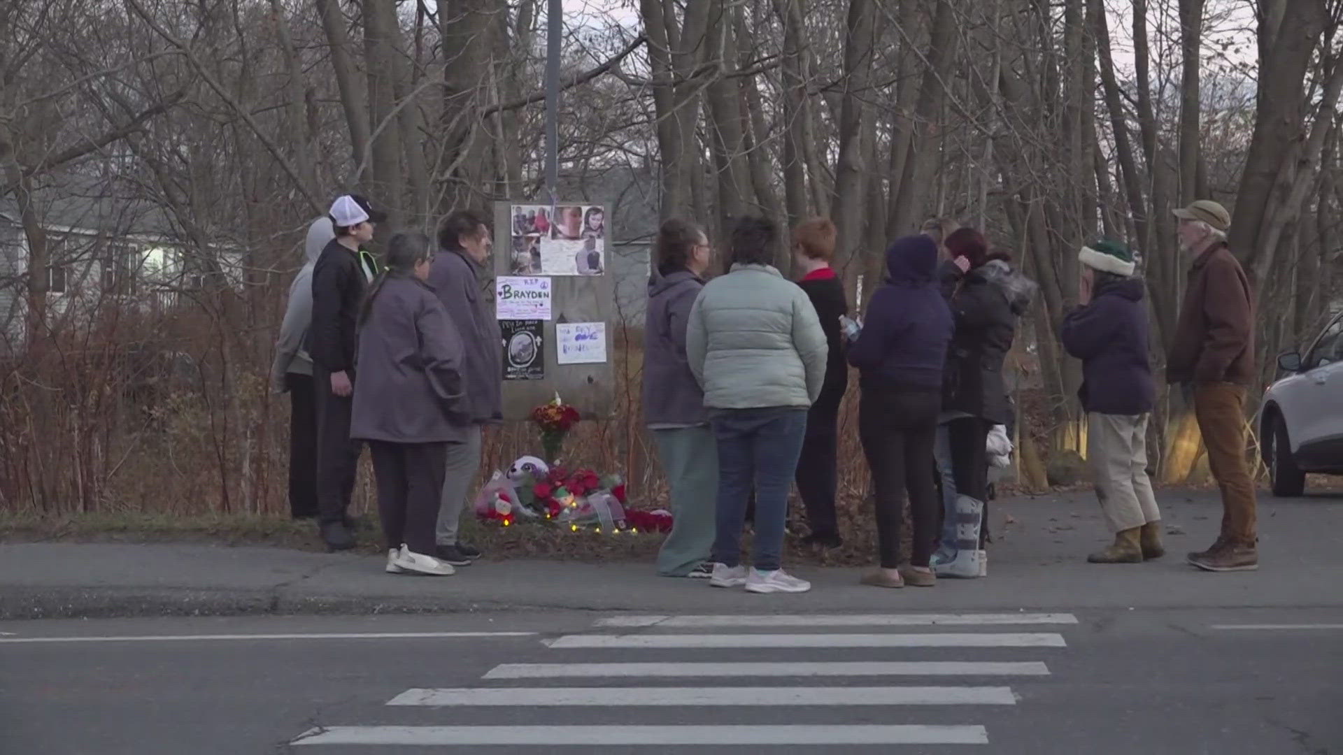 Naples car crash into tree leaves 21-year-old seriously injured | newscentermaine.com