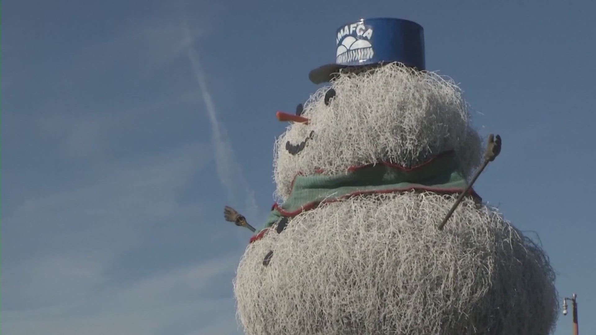 Tumbleweed snowman goes up in New Mexico | newscentermaine.com