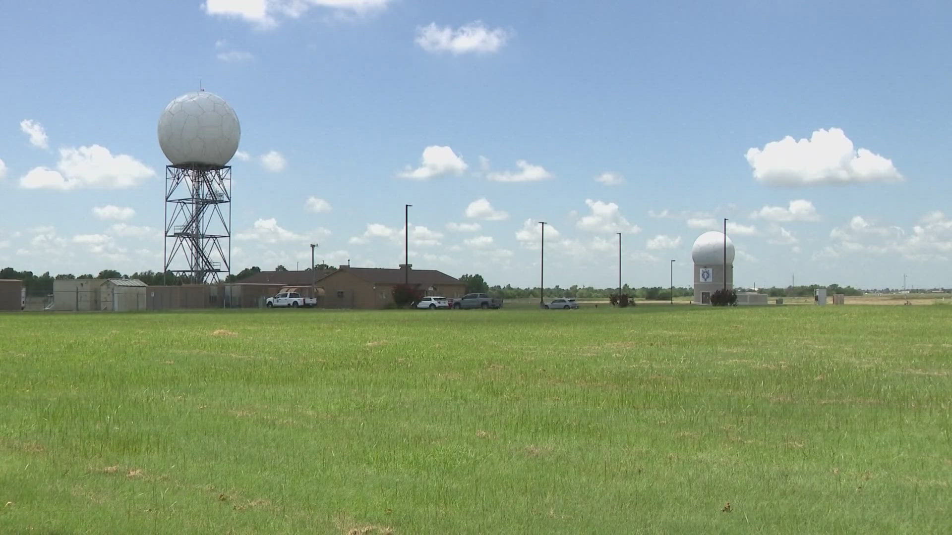 Police in Oklahoma investigate attack on TV station's weather radar ...