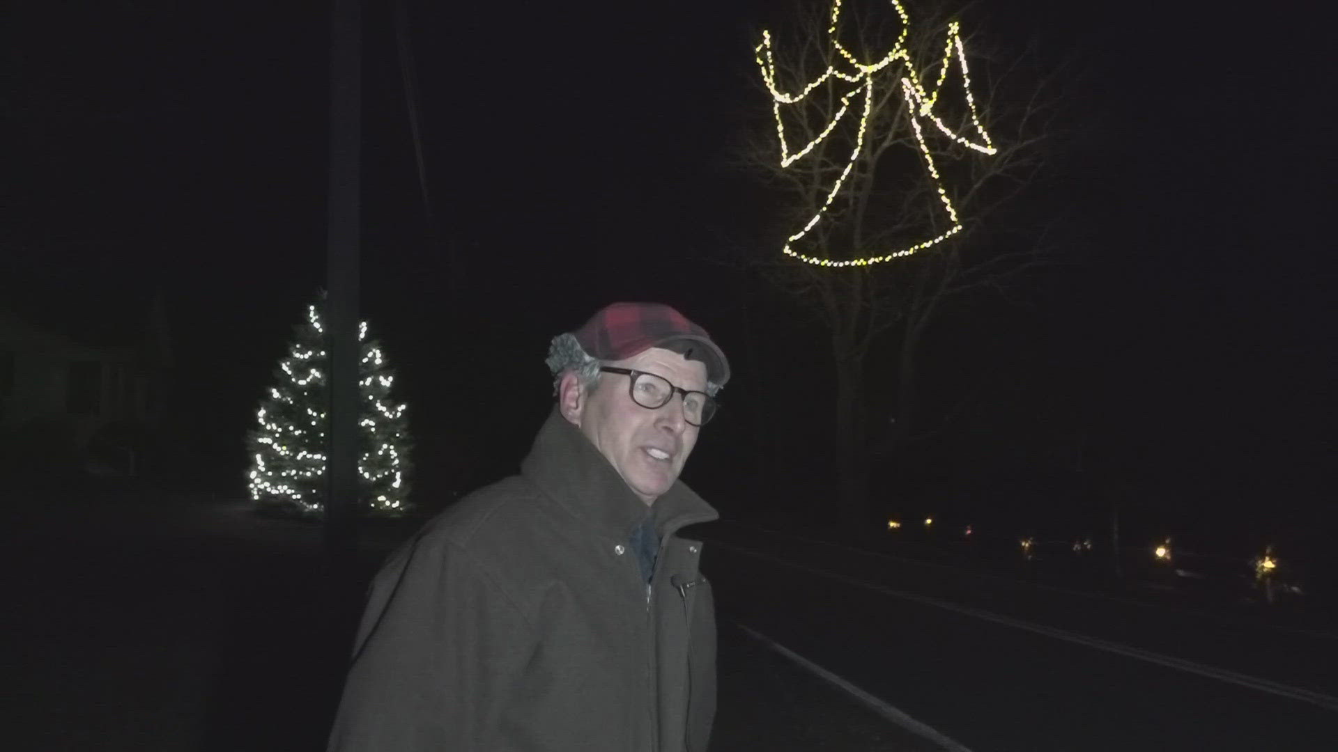 'Tim's gift to the community': 20-year tradition brings cheer to ...