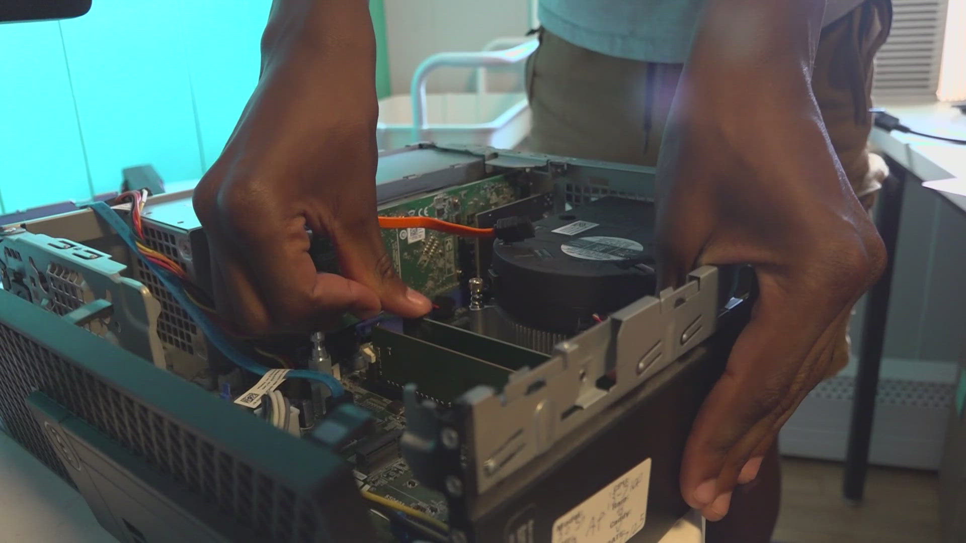 Maine kids build computers at Give IT Get IT program | newscentermaine.com