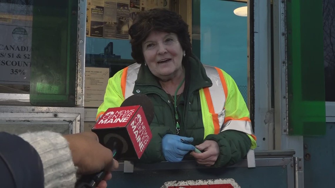 Maine workers give their time during the holiday season ...