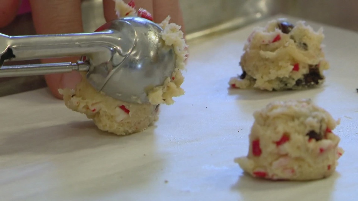 Minnesota family bakes nearly 4,000 Christmas cookies | newscentermaine.com
