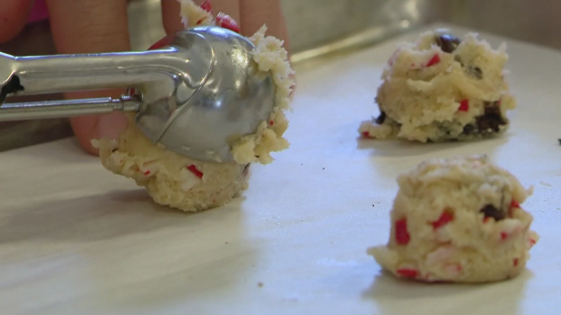 Minnesota family bakes nearly 4,000 Christmas cookies | newscentermaine.com