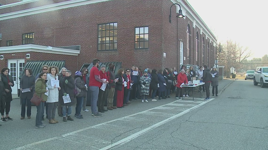 MSAD 51 educators rally over contract disputes | newscentermaine.com