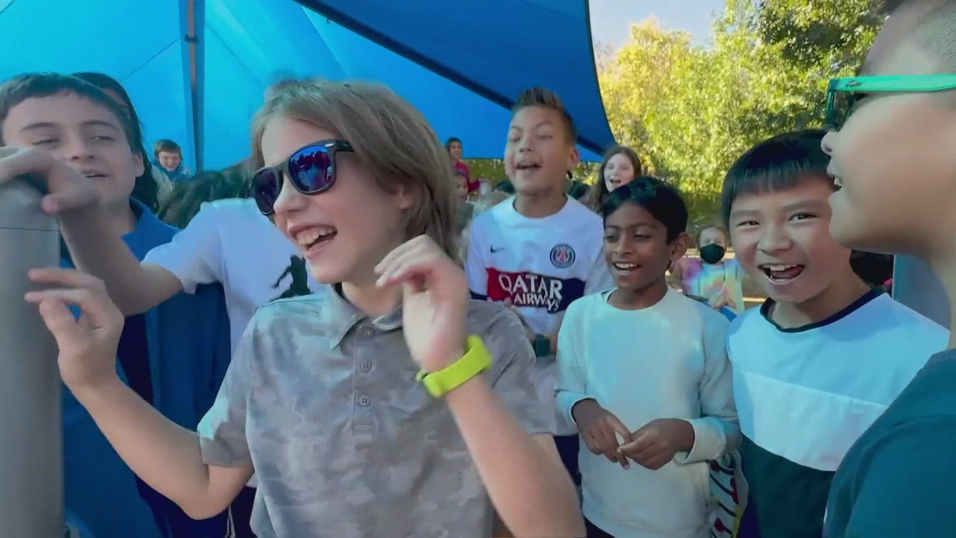 Texas 5th graders help color-blind classmate see world of colors ...