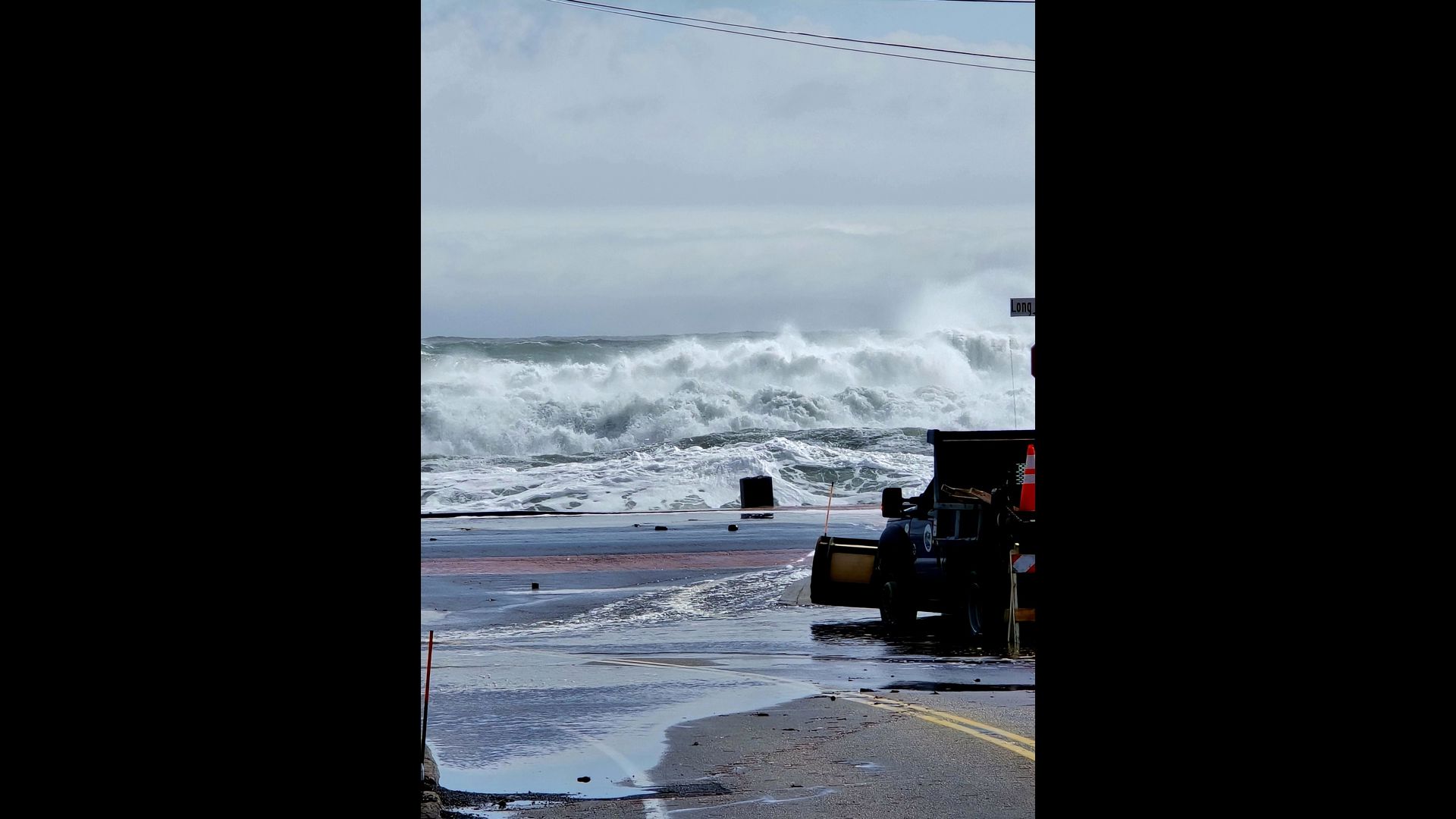 Big waves, flooding, and snow during powerful storm on Sunday ...