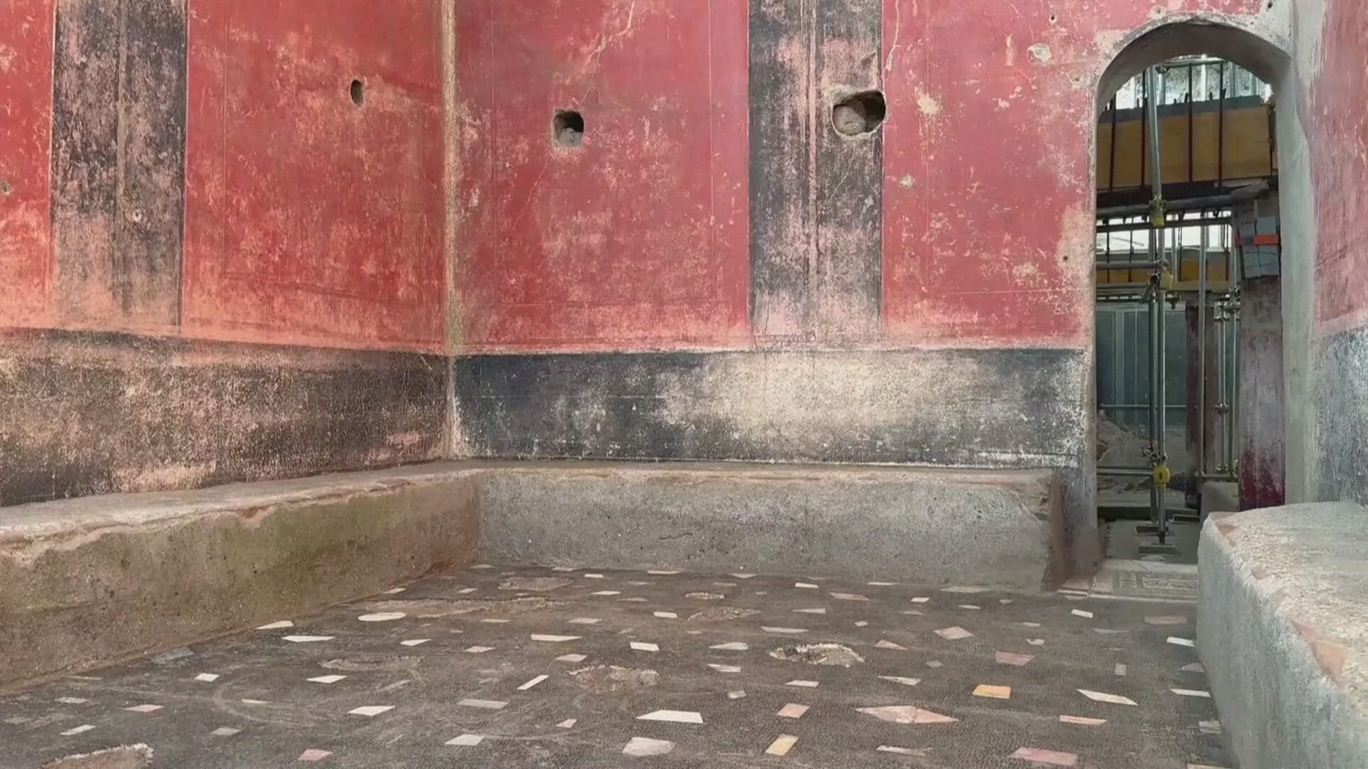 Archeologists discover private bathhouse in Pompeii ruins | newscentermaine.com