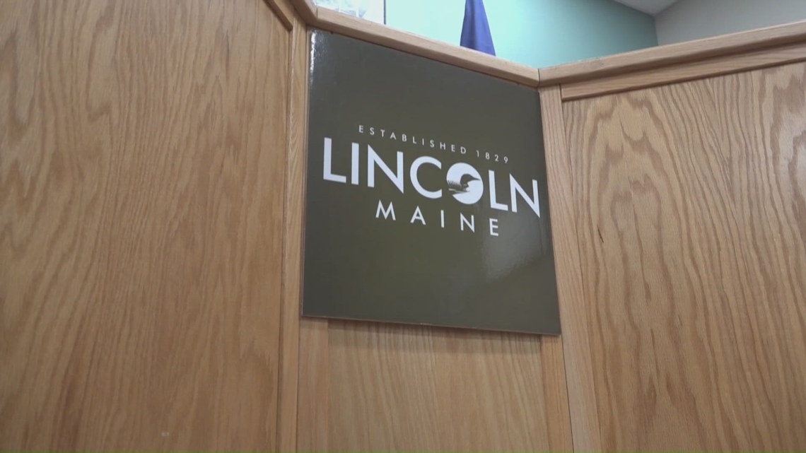 Lincoln residents call for removal of 4 town councilors ...