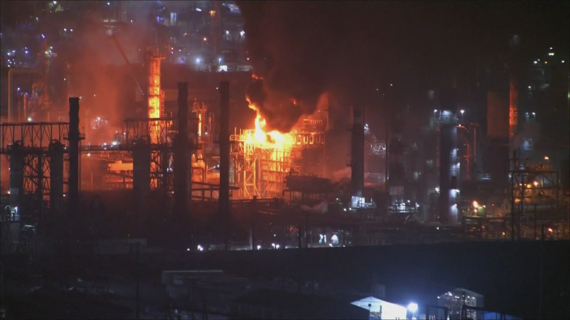 Massive fire breaks out at Chevron oil refinery in California ...