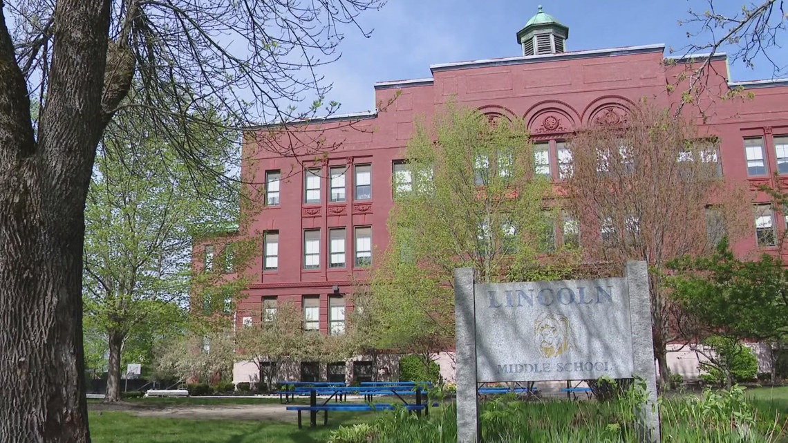 Why a Lincoln Middle School secretary is calling for the superintendent ...