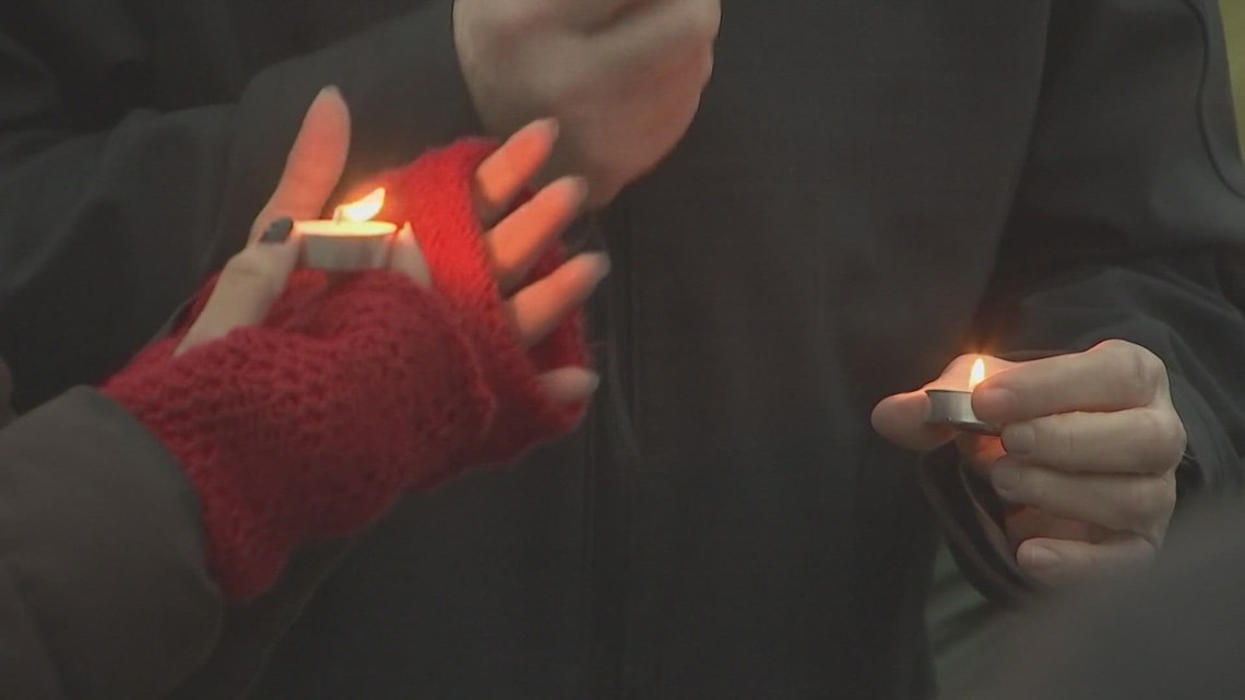 Vigil honors victims of Potomac River plane crash | newscentermaine.com