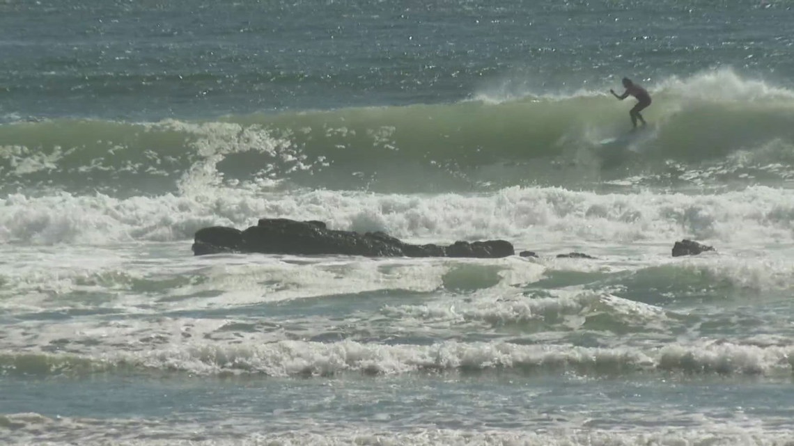 Big waves seen during high tide at Higgins Beach in Scarborough ...
