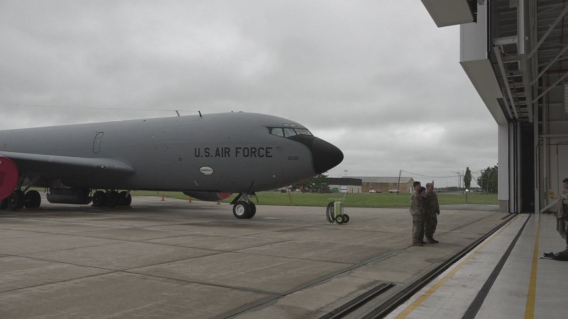 Sen. Susan Collins meets with members of Maine Air National Guard at ...