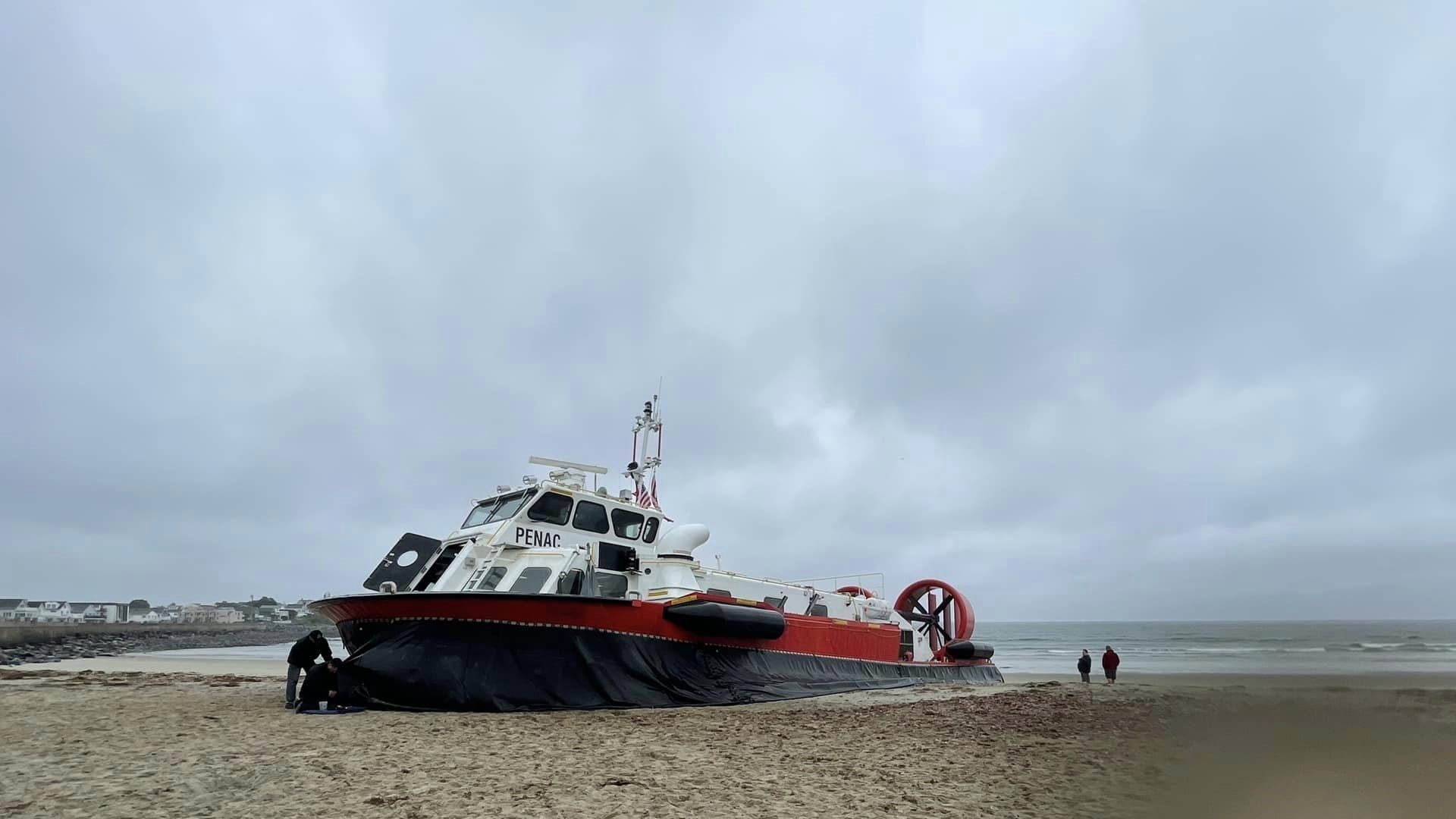 Hovercraft suffers gash, beaches itself in NH | newscentermaine.com