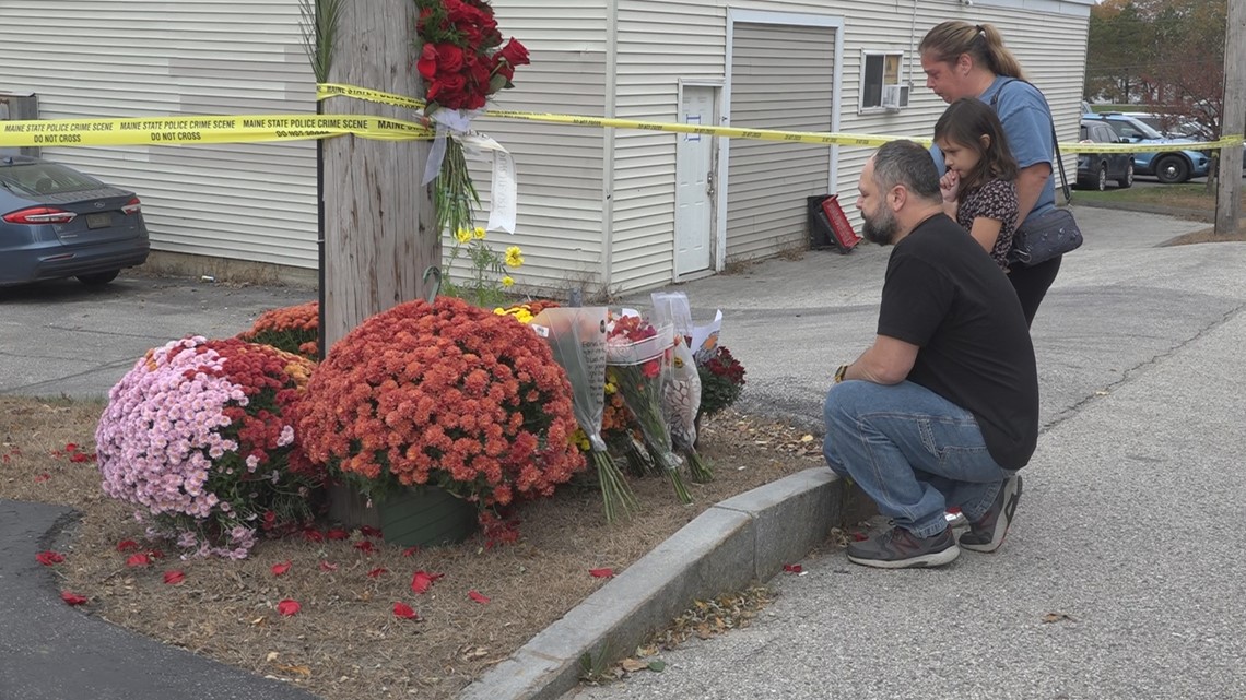 Schemengees Bar and Grille shooting site becomes memorial ...