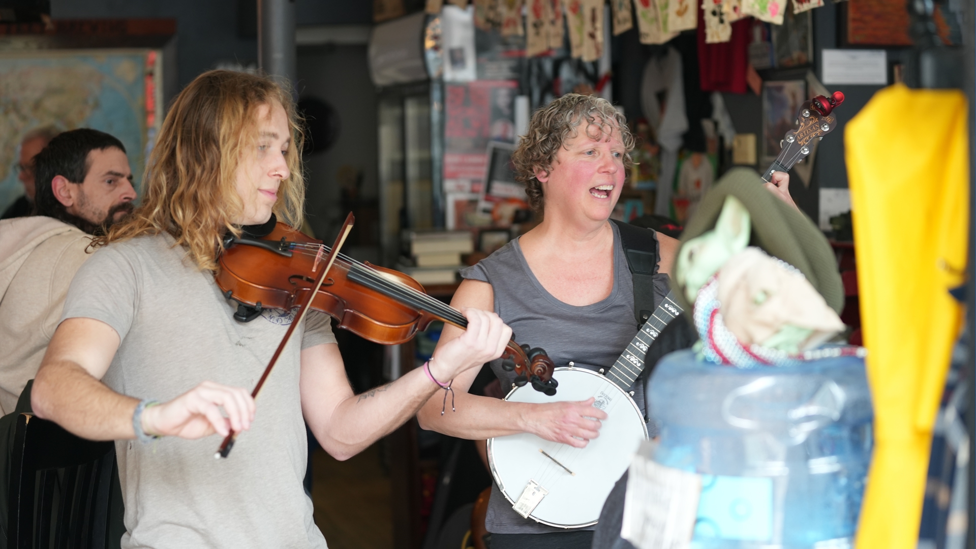 Sunday Community Jam unites musicians of all ages at 2 Feet Brewing ...