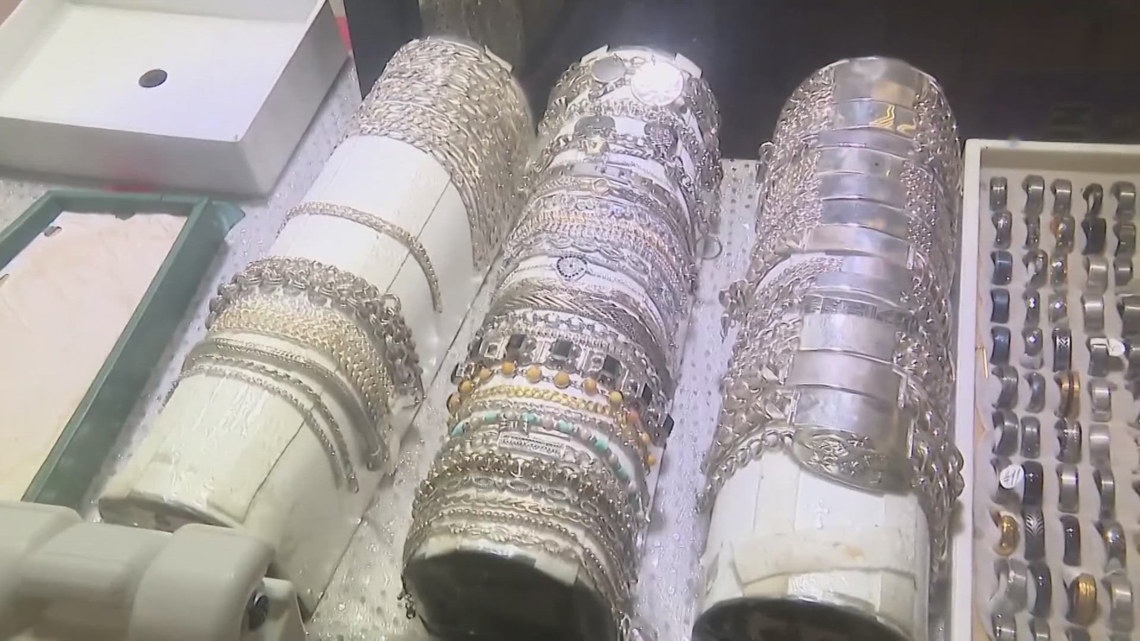 Thieves tunnel into Los Angeles jewelry store | newscentermaine.com