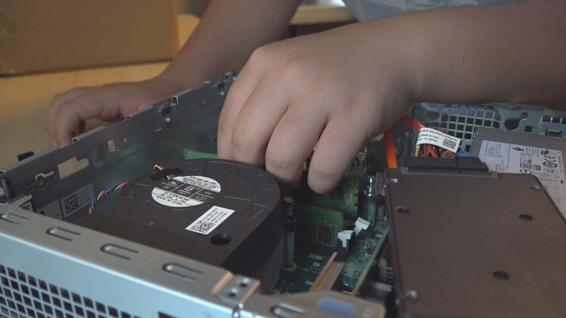 Maine kids build computers at Give IT Get IT program | newscentermaine.com