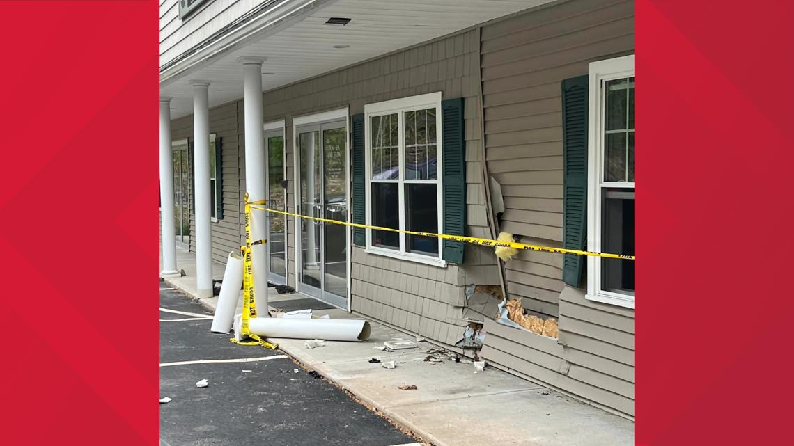 Vehicle hits building off Route 1 in York | newscentermaine.com