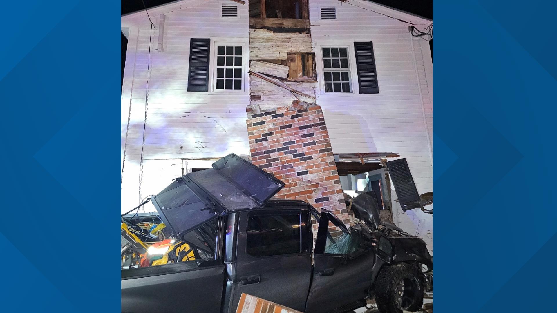 Massachusetts man crashes into Sweden, Maine home | newscentermaine.com