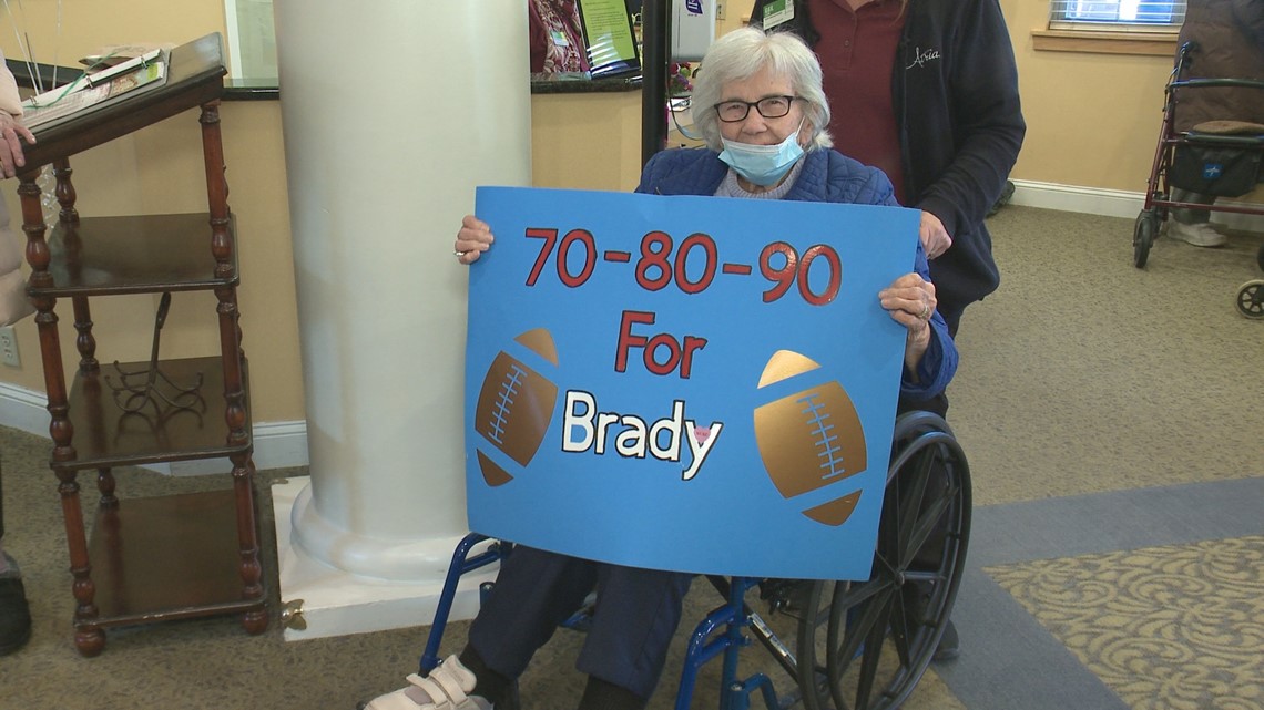 Maine seniors bus to the box office to see '80 for Brady' movie ...