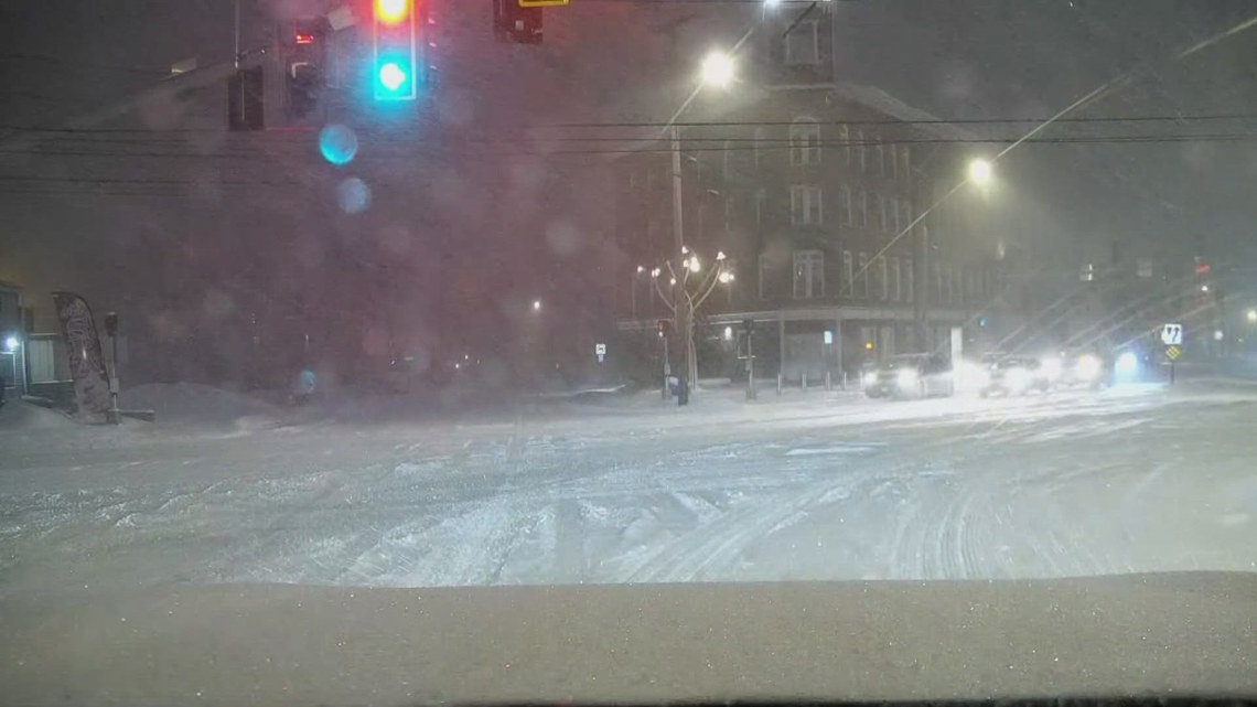 STORM CENTER: Snowfall accumulates on roads in Portland ...