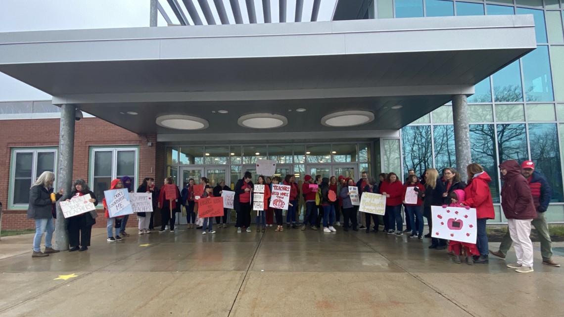 Falmouth educators demand better pay and benefits | newscentermaine.com
