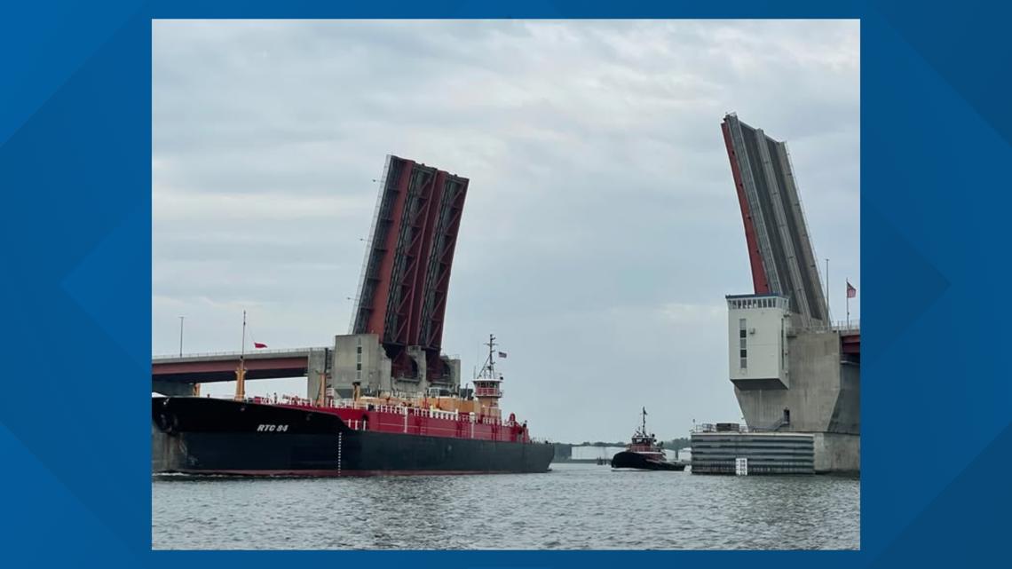 Casco Bay Bridge closing Wednesday to larger boats requiring clearance ...