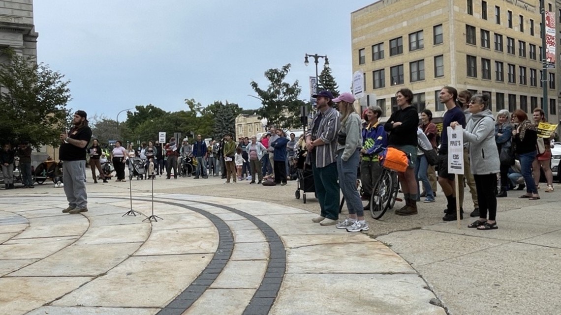 Hundreds protest planned closure of Portland homeless encampments ...