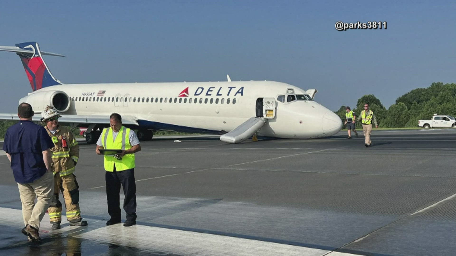 Delta pilot safely lands jet without nose gear at North Carolina ...