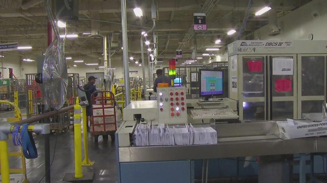 USPS suspends Canada mail delivery amid national workers' strike ...