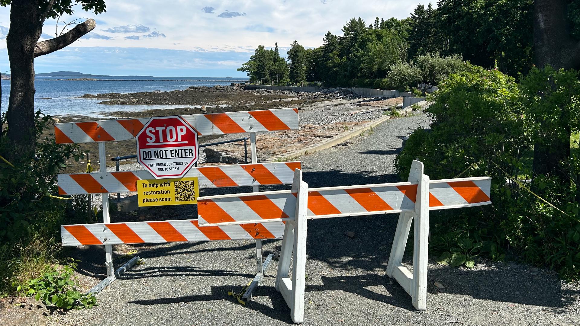 Lynn Archer puts Rob Caldwell to work making this Lemon Pound Cake ...