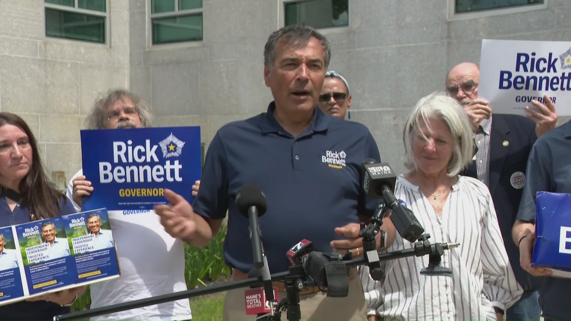 Rick Bennett drops off 5,300 signatures to get his name on November’s ...