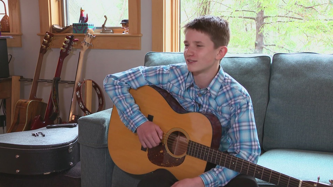 Teen honored by Maine Country Music Hall of Fame, Cape Elizabeth | newscentermaine.com