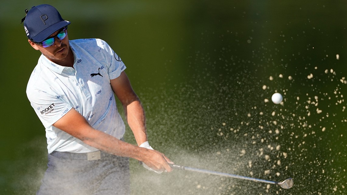 Rickie Fowler picks up snake at Wells Fargo Championship | newscentermaine.com