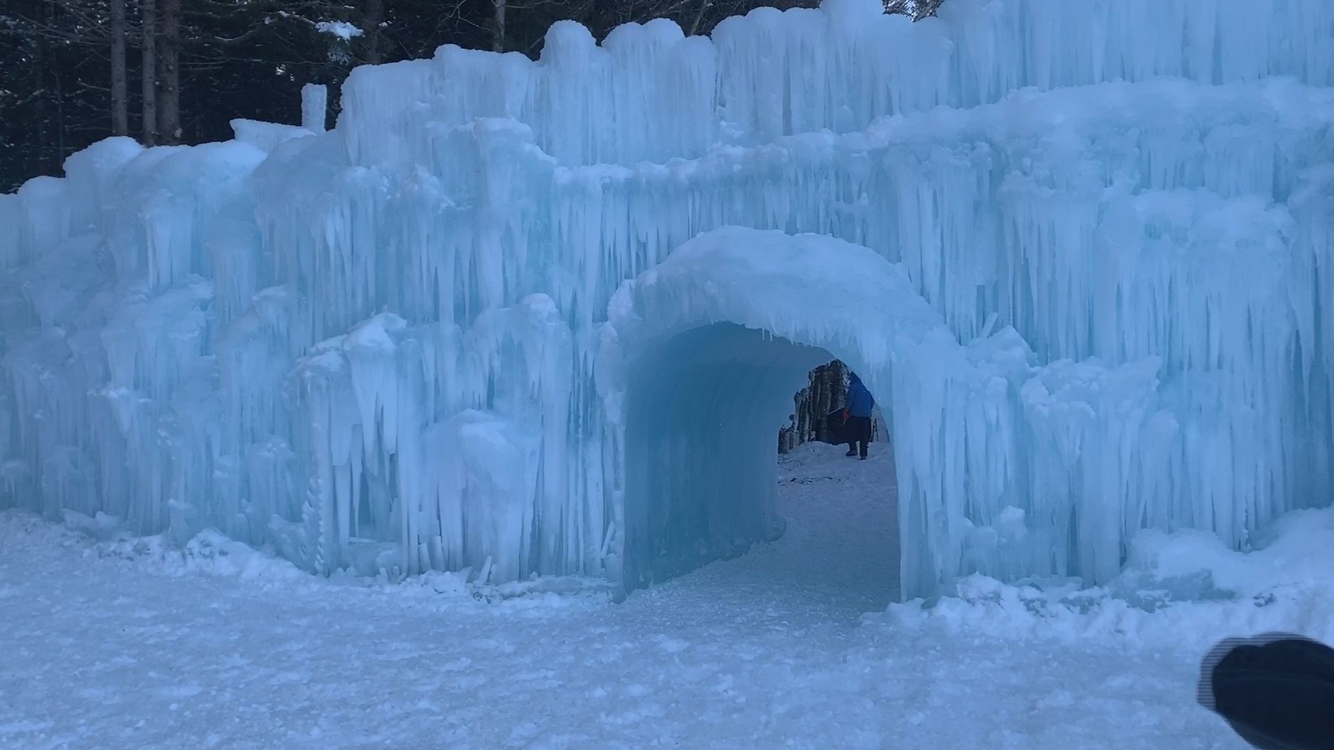 Ice Castle New Hampshire weighs 10 million pounds, draws thousands of ...