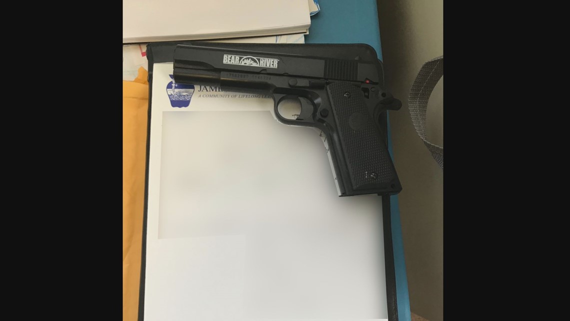 Second grader brings realistic looking BB gun to school ...