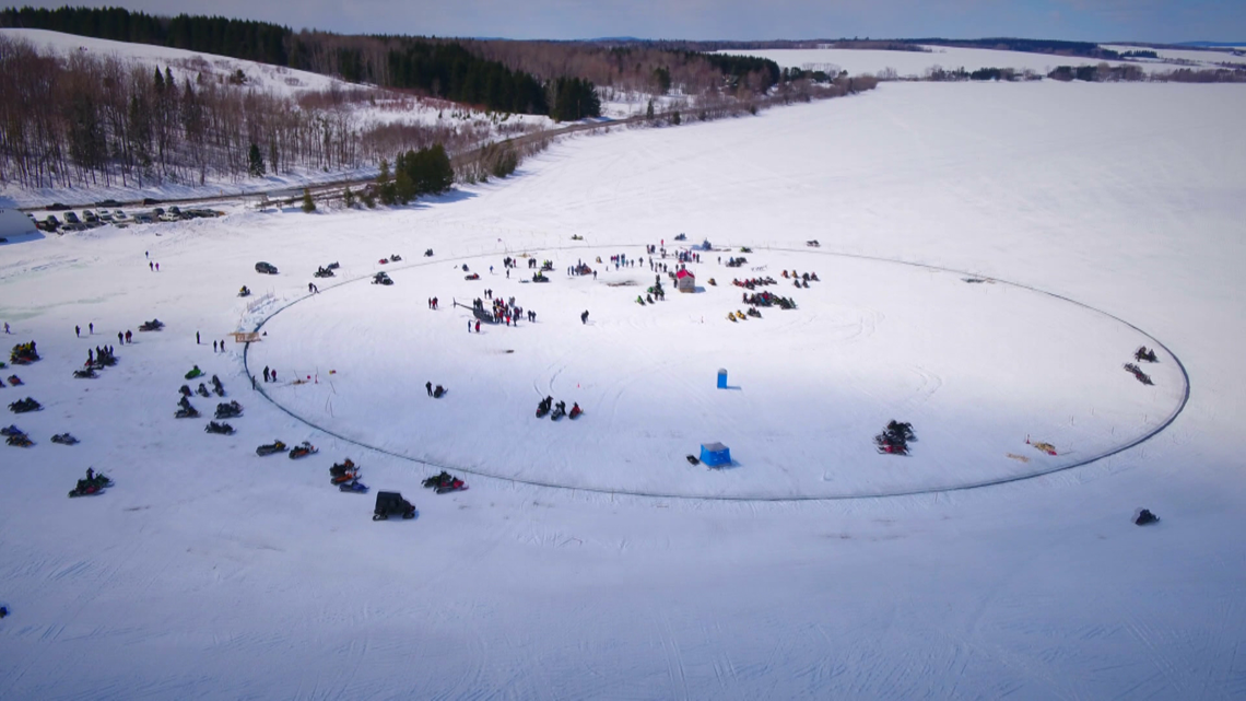Maine group builds world's largest ice carousel | newscentermaine.com
