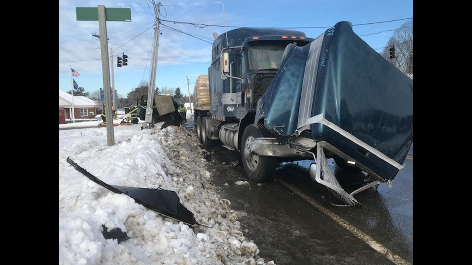 East Holden crash near intersection causes road closures ...